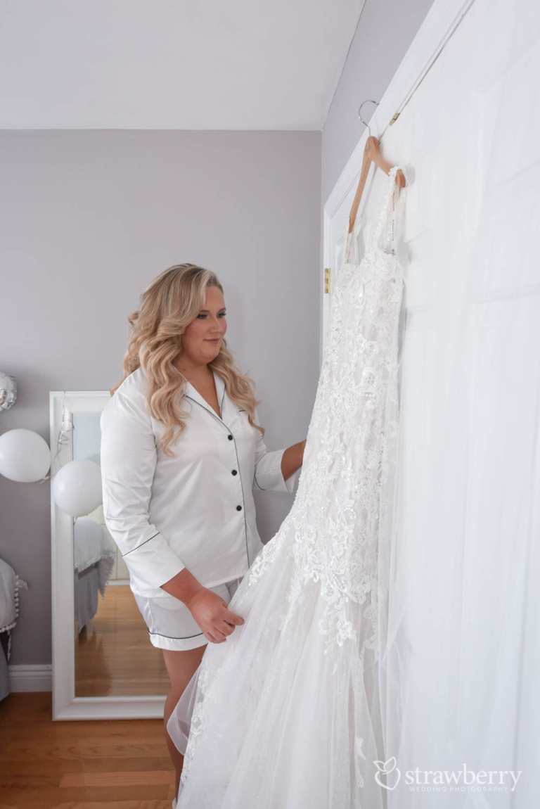 Anna and Luke's Unconventional Fusion of Classic and Modern Wedding ...